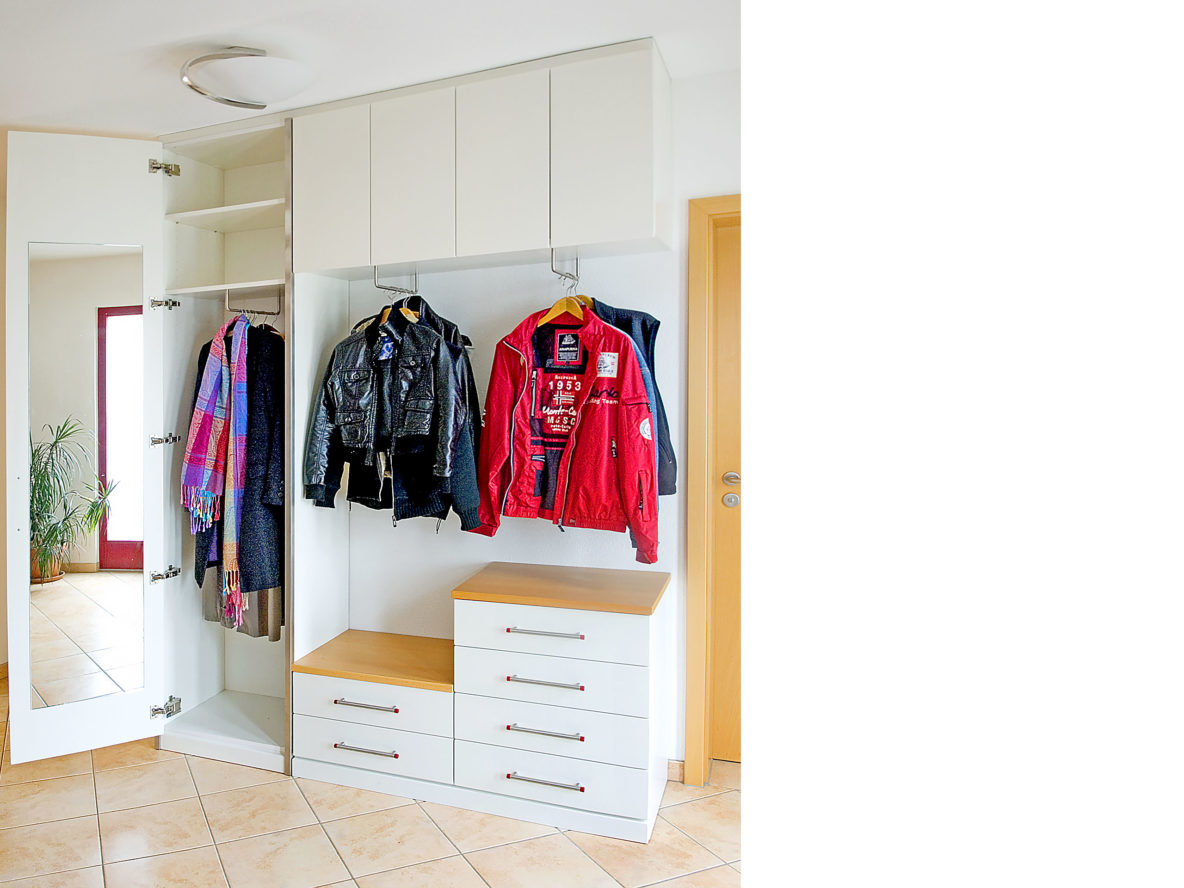 Dielenmöbel mit offener Garderobe | urbana möbel München